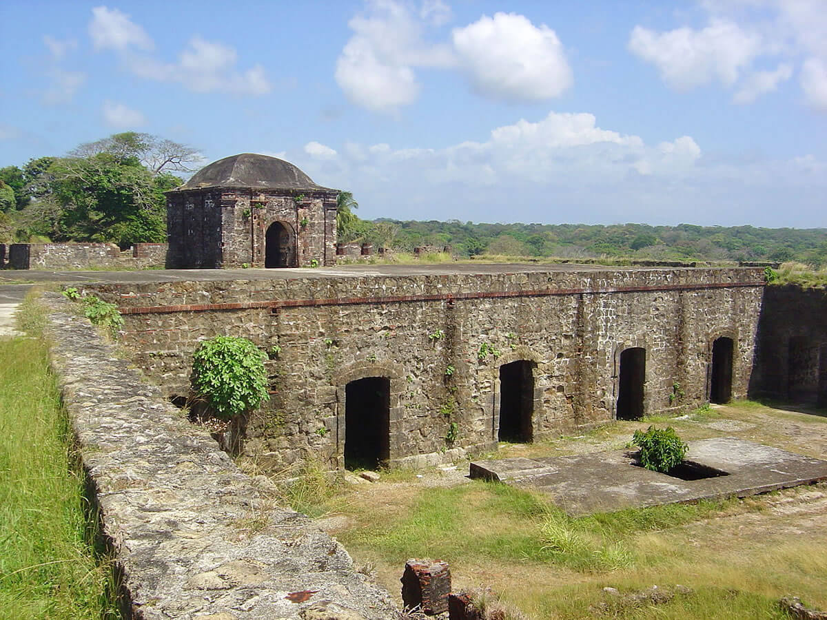 Fortifications of Portobelo-San Lorenzo: Defenders of the Caribbean ...
