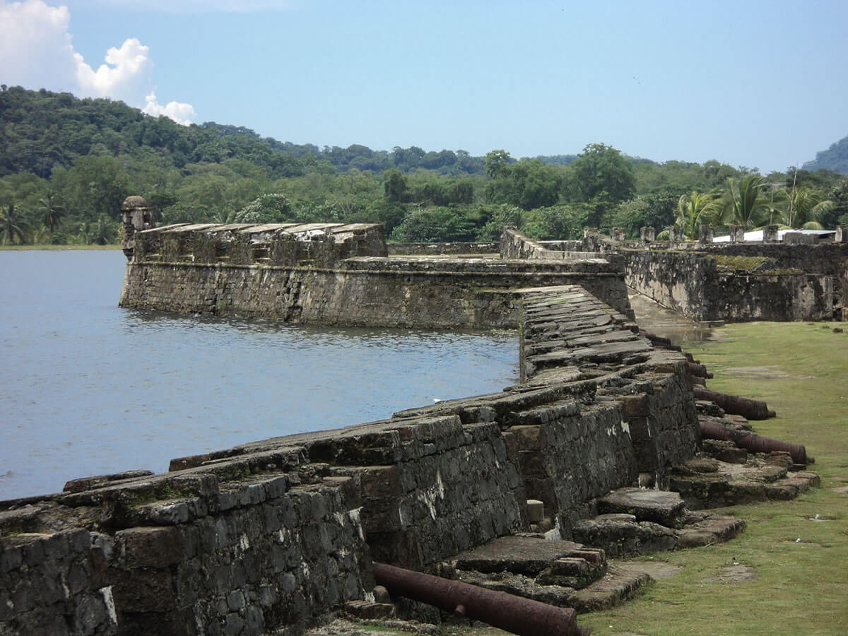 Fortifications of Portobelo-San Lorenzo: Defenders of the Caribbean ...